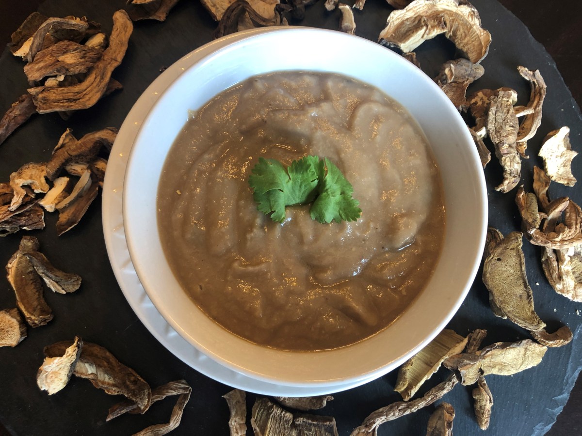 Velvety dried porcini soup: bring the forest scent in your dining room ...